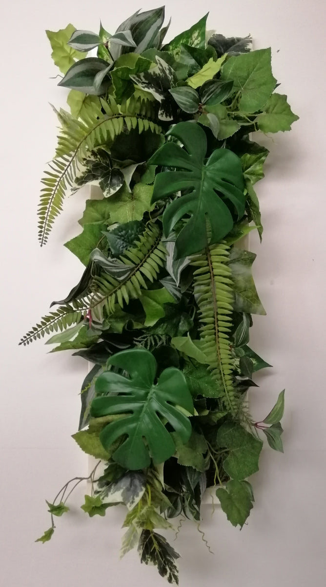 Artificial green panel with white frame – ELGREN